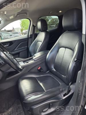 Melns Jaguar F-Pace 2019 Rīga, ar dzinēja tilpumu 2.00 L un nobraukumu 207 tūkst. km par 20500 €, foto 7 vietnē AUTOMOTO.COM.LV