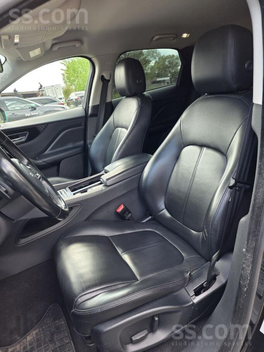 Melns Jaguar F-Pace 2019 Rīga, ar dzinēja tilpumu 2.00 L un nobraukumu 207 tūkst. km par 20500 €, foto 7 vietnē AUTOMOTO.COM.LV