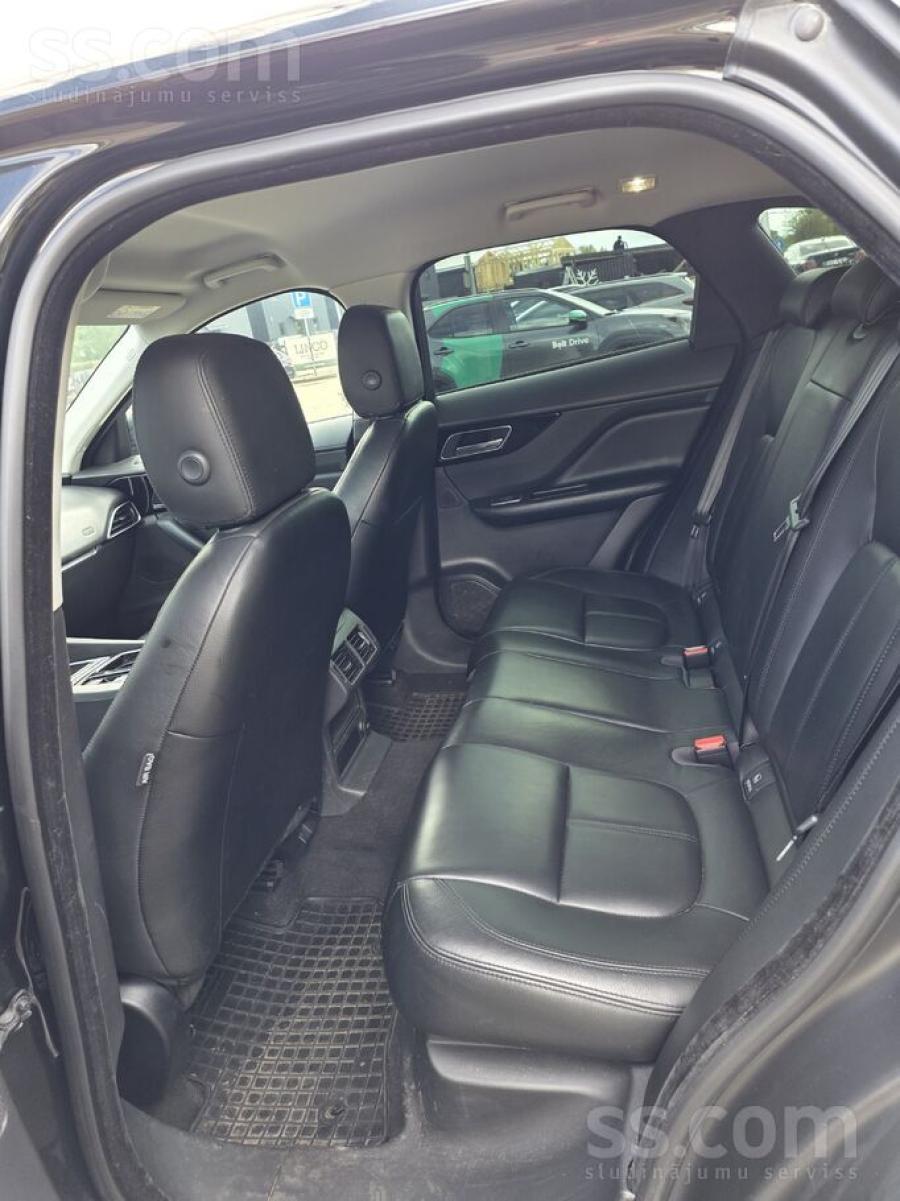 Melns Jaguar F-Pace 2019 Rīga, ar dzinēja tilpumu 2.00 L un nobraukumu 207 tūkst. km par 20500 €, foto 8 vietnē AUTOMOTO.COM.LV
