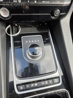 Melns Jaguar F-Pace 2019 Rīga, ar dzinēja tilpumu 2.00 L un nobraukumu 207 tūkst. km par 20500 €, foto 10 vietnē AUTOMOTO.COM.LV