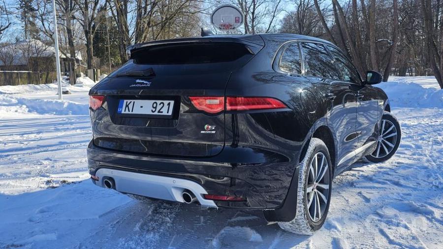 Black Jaguar F-Pace 2019 in Riga, with an engine capacity of 3.00 L and mileage of 85 thousand km for 28300 €, photo 5 on AUTOMOTO.COM.LV