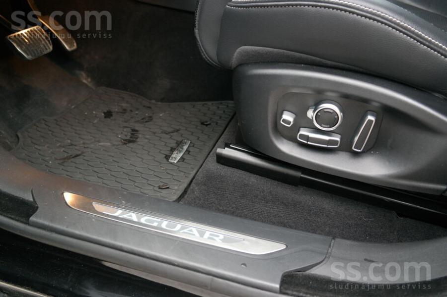 Black Jaguar F-Pace 2019 in Riga, with an engine capacity of 3.00 L and mileage of 85 thousand km for 28300 €, photo 12 on AUTOMOTO.COM.LV
