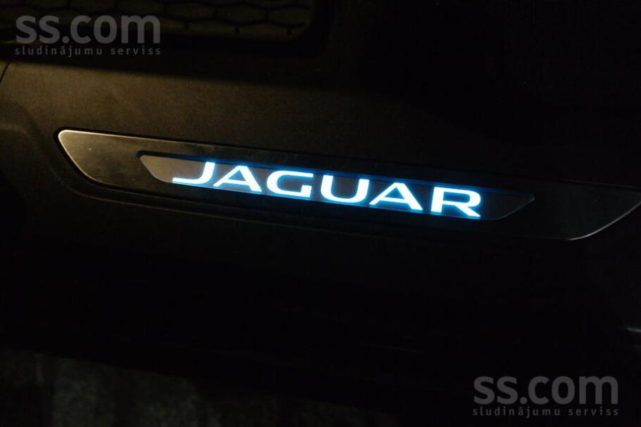 Black Jaguar F-Pace 2019 in Riga, with an engine capacity of 3.00 L and mileage of 85 thousand km for 28300 €, photo 13 on AUTOMOTO.COM.LV