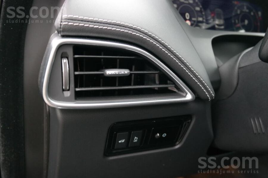 Black Jaguar F-Pace 2019 in Riga, with an engine capacity of 3.00 L and mileage of 85 thousand km for 28300 €, photo 19 on AUTOMOTO.COM.LV