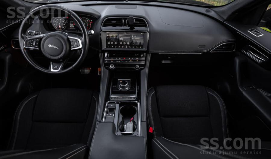 Melns Jaguar F-Pace 2019 Jelgava, ar dzinēja tilpumu 2.00 L un nobraukumu 0 tūkst. km par 12500 €, foto 10 vietnē AUTOMOTO.COM.LV