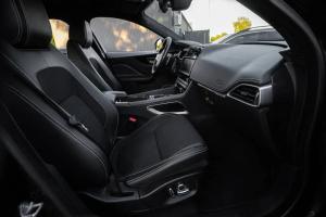 Melns Jaguar F-Pace 2019 Jelgava, ar dzinēja tilpumu 2.00 L un nobraukumu 180 tūkst. km par 12500 €, foto 7 vietnē AUTOMOTO.COM.LV