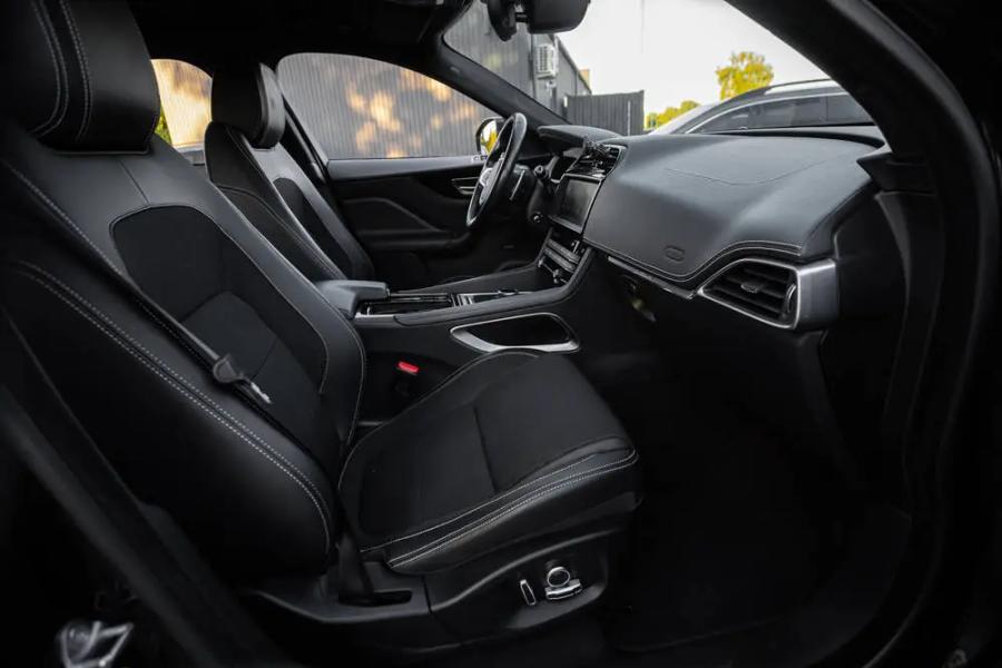Melns Jaguar F-Pace 2019 Jelgava, ar dzinēja tilpumu 2.00 L un nobraukumu 180 tūkst. km par 12500 €, foto 7 vietnē AUTOMOTO.COM.LV