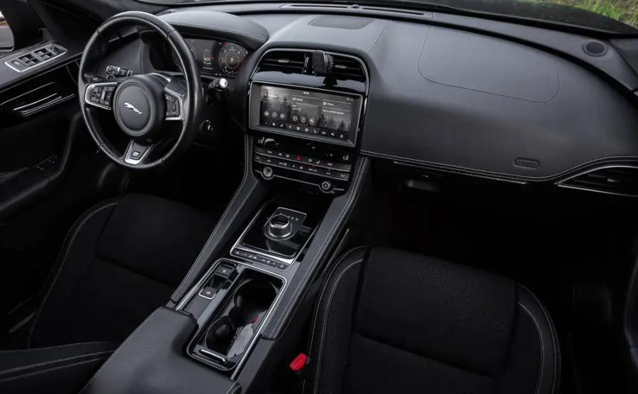 Melns Jaguar F-Pace 2019 Jelgava, ar dzinēja tilpumu 2.00 L un nobraukumu 180 tūkst. km par 12500 €, foto 9 vietnē AUTOMOTO.COM.LV