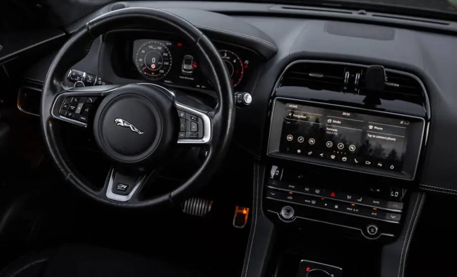 Melns Jaguar F-Pace 2019 Jelgava, ar dzinēja tilpumu 2.00 L un nobraukumu 180 tūkst. km par 12500 €, foto 11 vietnē AUTOMOTO.COM.LV