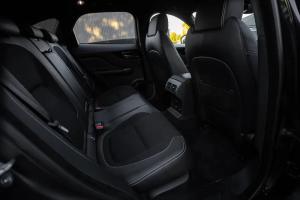 Melns Jaguar F-Pace 2019 Jelgava, ar dzinēja tilpumu 2.00 L un nobraukumu 180 tūkst. km par 12500 €, foto 12 vietnē AUTOMOTO.COM.LV