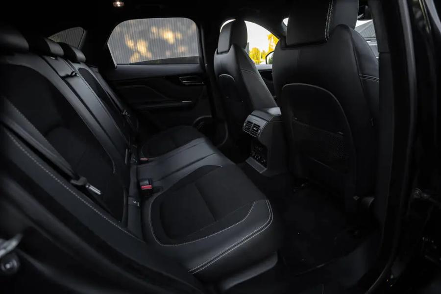 Melns Jaguar F-Pace 2019 Jelgava, ar dzinēja tilpumu 2.00 L un nobraukumu 180 tūkst. km par 12500 €, foto 12 vietnē AUTOMOTO.COM.LV