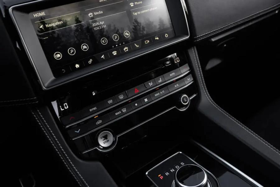 Melns Jaguar F-Pace 2019 Jelgava, ar dzinēja tilpumu 2.00 L un nobraukumu 180 tūkst. km par 12500 €, foto 21 vietnē AUTOMOTO.COM.LV