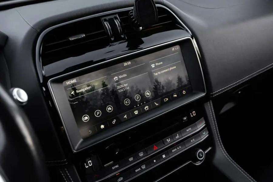 Melns Jaguar F-Pace 2019 Jelgava, ar dzinēja tilpumu 2.00 L un nobraukumu 180 tūkst. km par 12500 €, foto 22 vietnē AUTOMOTO.COM.LV