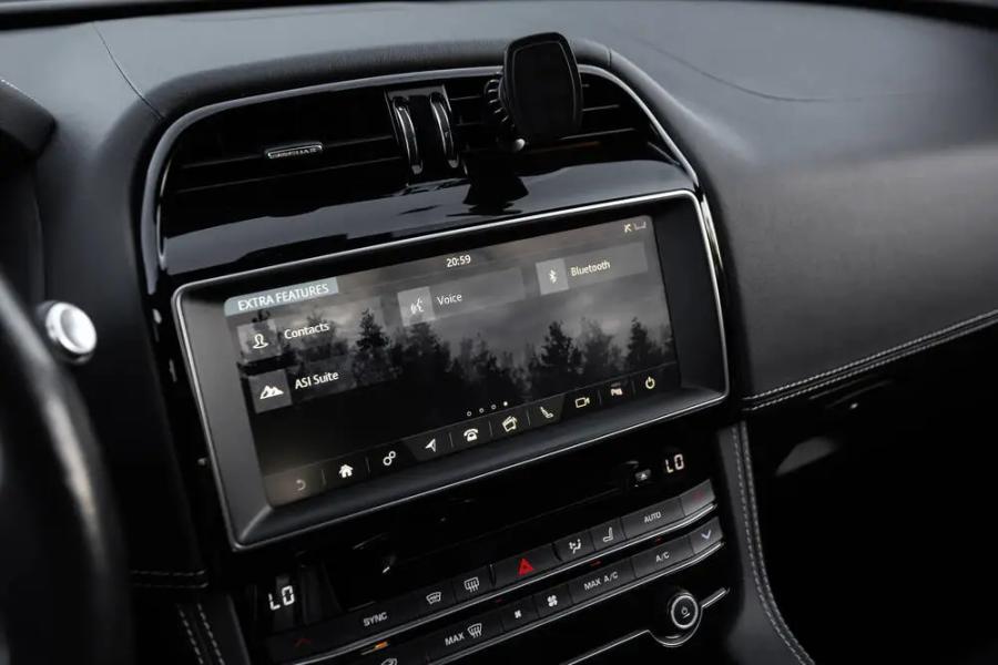 Melns Jaguar F-Pace 2019 Jelgava, ar dzinēja tilpumu 2.00 L un nobraukumu 180 tūkst. km par 12500 €, foto 26 vietnē AUTOMOTO.COM.LV