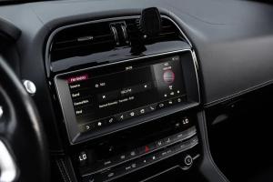 Melns Jaguar F-Pace 2019 Jelgava, ar dzinēja tilpumu 2.00 L un nobraukumu 180 tūkst. km par 12500 €, foto 27 vietnē AUTOMOTO.COM.LV