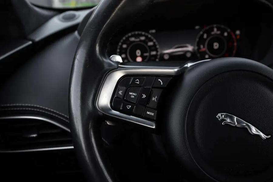 Melns Jaguar F-Pace 2019 Jelgava, ar dzinēja tilpumu 2.00 L un nobraukumu 180 tūkst. km par 12500 €, foto 29 vietnē AUTOMOTO.COM.LV