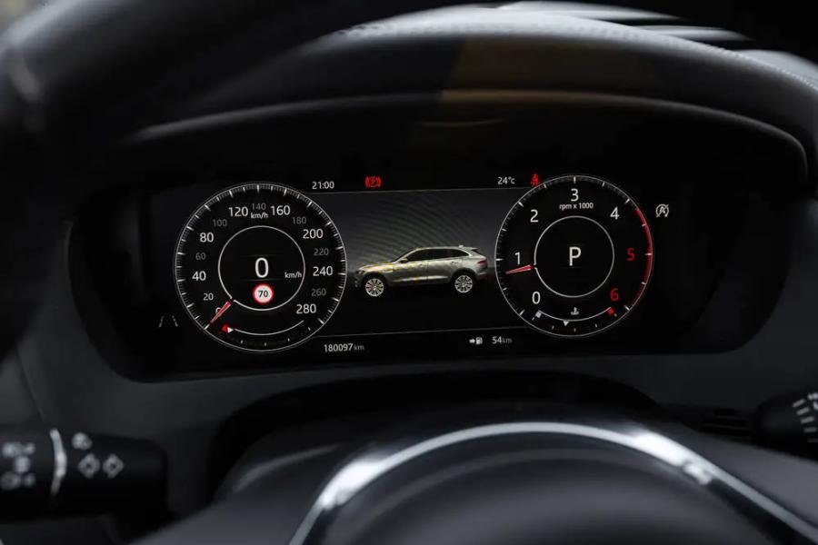 Melns Jaguar F-Pace 2019 Jelgava, ar dzinēja tilpumu 2.00 L un nobraukumu 180 tūkst. km par 12500 €, foto 30 vietnē AUTOMOTO.COM.LV