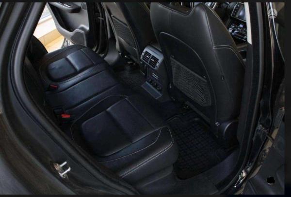 Black Jaguar F-Pace 2019 in Vilnius, with an engine capacity of 2.00 L and mileage of 230 thousand km for 17499 €, photo 10 on AUTOMOTO.COM.LV