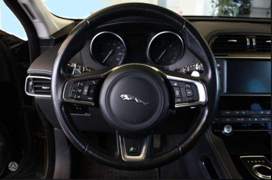 Melns Jaguar F-Pace 2019 Viļņa, ar dzinēja tilpumu 2.00 L un nobraukumu 230 tūkst. km par 17499 €, foto 15 vietnē AUTOMOTO.COM.LV