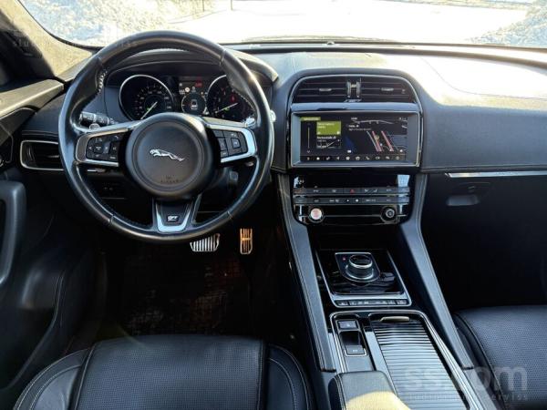 Melns Jaguar F-Pace 2019 Rīga, ar dzinēja tilpumu 2.00 L un nobraukumu 135 tūkst. km par 19900 €, foto 10 vietnē AUTOMOTO.COM.LV