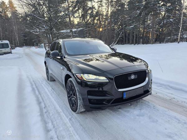 Black Jaguar F-Pace 2020 in Vilnius, with an engine capacity of 2.00 L and mileage of 129 thousand km for 20500 €, photo 1 on AUTOMOTO.COM.LV