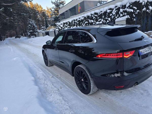 Black Jaguar F-Pace 2020 in Vilnius, with an engine capacity of 2.00 L and mileage of 129 thousand km for 20500 €, photo 6 on AUTOMOTO.COM.LV