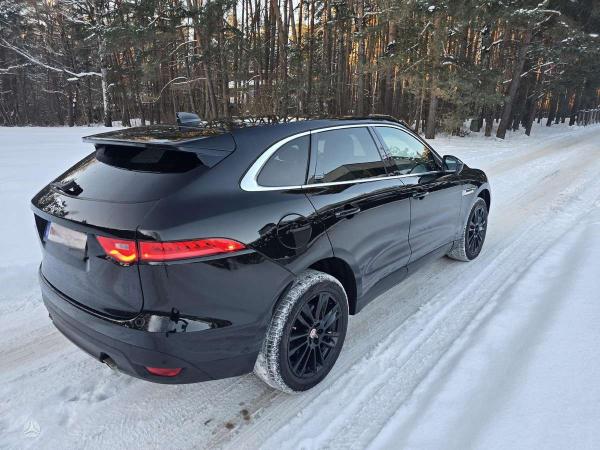 Black Jaguar F-Pace 2020 in Vilnius, with an engine capacity of 2.00 L and mileage of 129 thousand km for 20500 €, photo 8 on AUTOMOTO.COM.LV