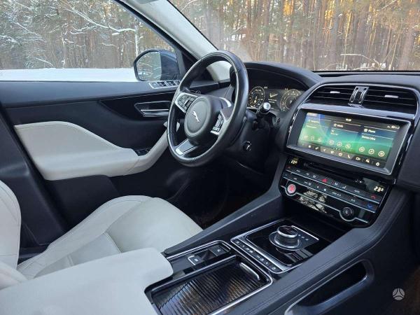 Black Jaguar F-Pace 2020 in Vilnius, with an engine capacity of 2.00 L and mileage of 129 thousand km for 20500 €, photo 10 on AUTOMOTO.COM.LV