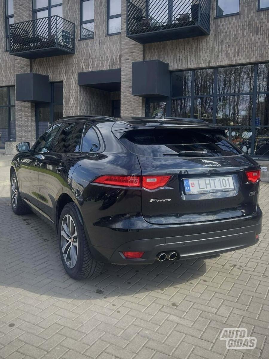 Black Jaguar F-Pace 2020 in Kaunas, with an engine capacity of 2.00 L and mileage of 170 thousand km for 19999 €, photo 4 on AUTOMOTO.COM.LV