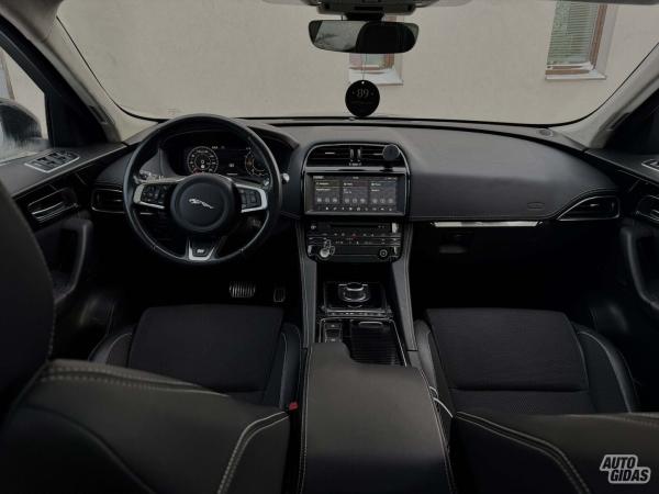 Black Jaguar F-Pace 2020 in Kaunas, with an engine capacity of 2.00 L and mileage of 170 thousand km for 19999 €, photo 5 on AUTOMOTO.COM.LV