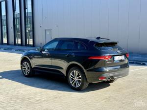 Black Jaguar F-Pace 2020 in Vilnius, with an engine capacity of 2.00 L and mileage of 173 thousand km for 20500 €, photo 4 on AUTOMOTO.COM.LV