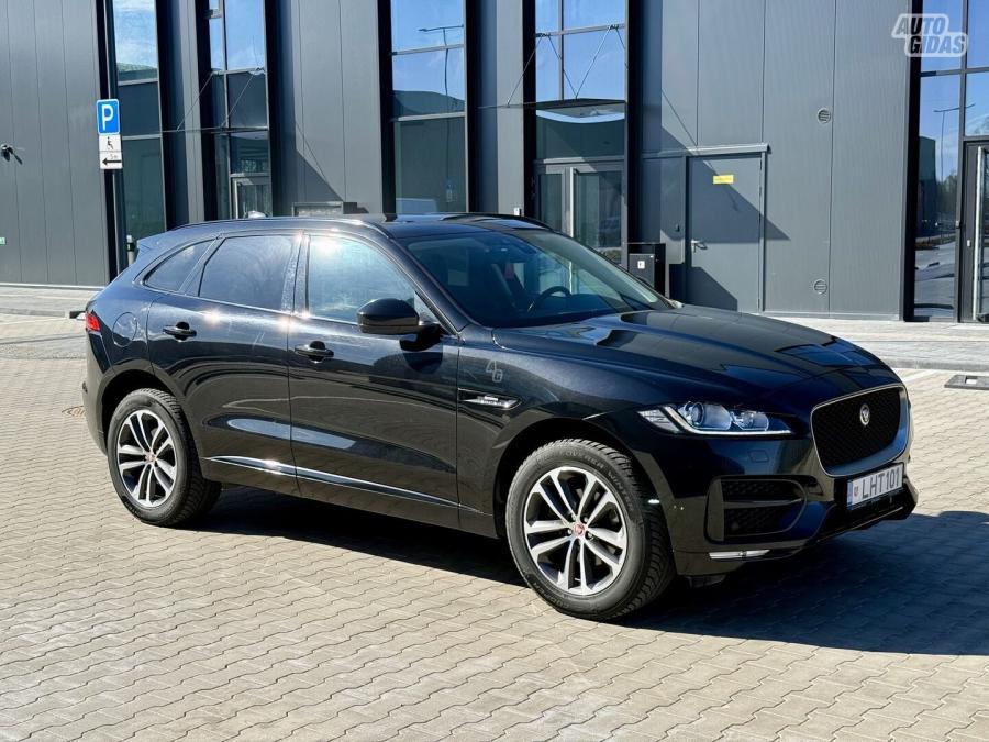Black Jaguar F-Pace 2020 in Vilnius, with an engine capacity of 2.00 L and mileage of 173 thousand km for 20500 €, photo 7 on AUTOMOTO.COM.LV