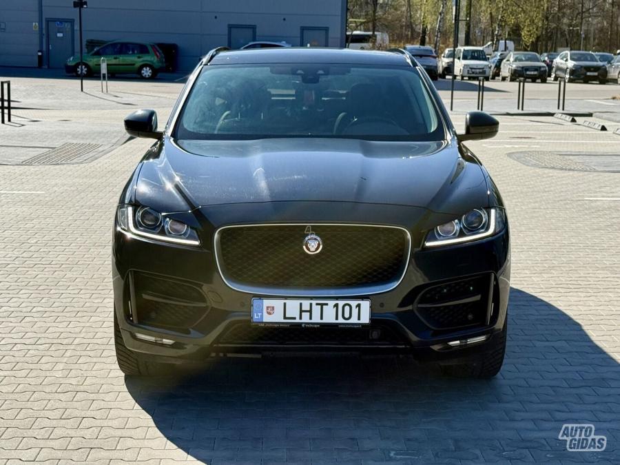 Black Jaguar F-Pace 2020 in Vilnius, with an engine capacity of 2.00 L and mileage of 173 thousand km for 20500 €, photo 8 on AUTOMOTO.COM.LV