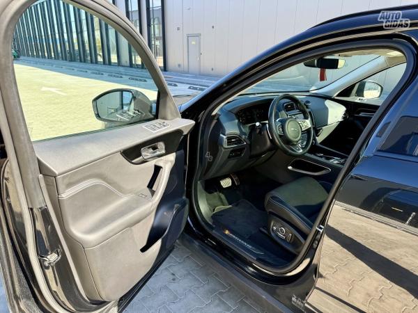 Black Jaguar F-Pace 2020 in Vilnius, with an engine capacity of 2.00 L and mileage of 173 thousand km for 15000 €, photo 10 on AUTOMOTO.COM.LV
