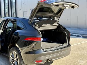 Black Jaguar F-Pace 2020 in Vilnius, with an engine capacity of 2.00 L and mileage of 173 thousand km for 20500 €, photo 19 on AUTOMOTO.COM.LV