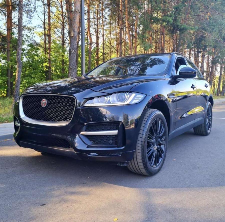 Black Jaguar F-Pace 2020 in Kaunas, with an engine capacity of 2.00 L and mileage of 47 thousand km for 23000 €, photo 1 on AUTOMOTO.COM.LV
