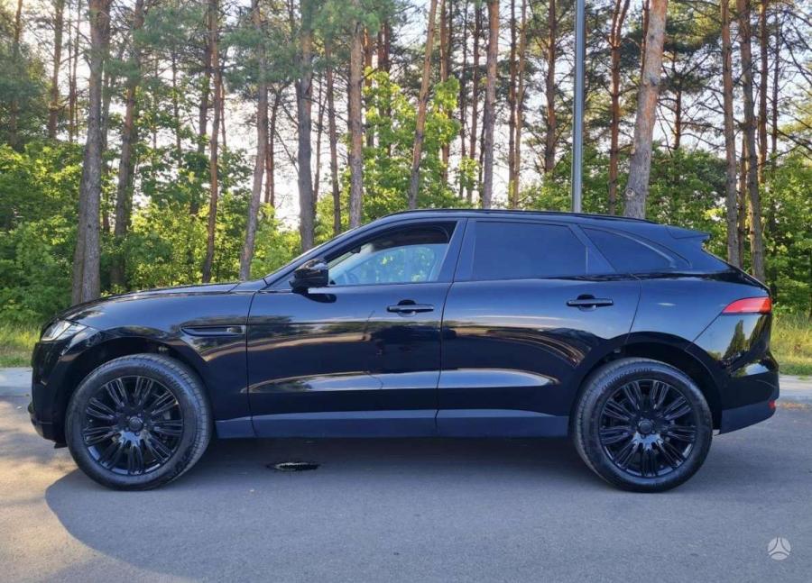 Black Jaguar F-Pace 2020 in Kaunas, with an engine capacity of 2.00 L and mileage of 47 thousand km for 23000 €, photo 4 on AUTOMOTO.COM.LV