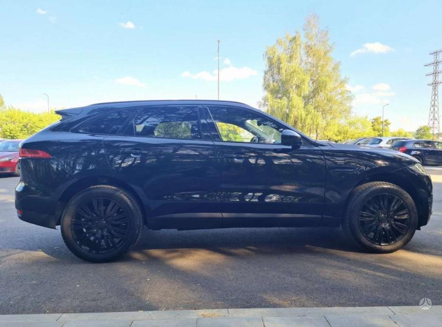 Black Jaguar F-Pace 2020 in Kaunas, with an engine capacity of 2.00 L and mileage of 47 thousand km for 23000 €, photo 7 on AUTOMOTO.COM.LV