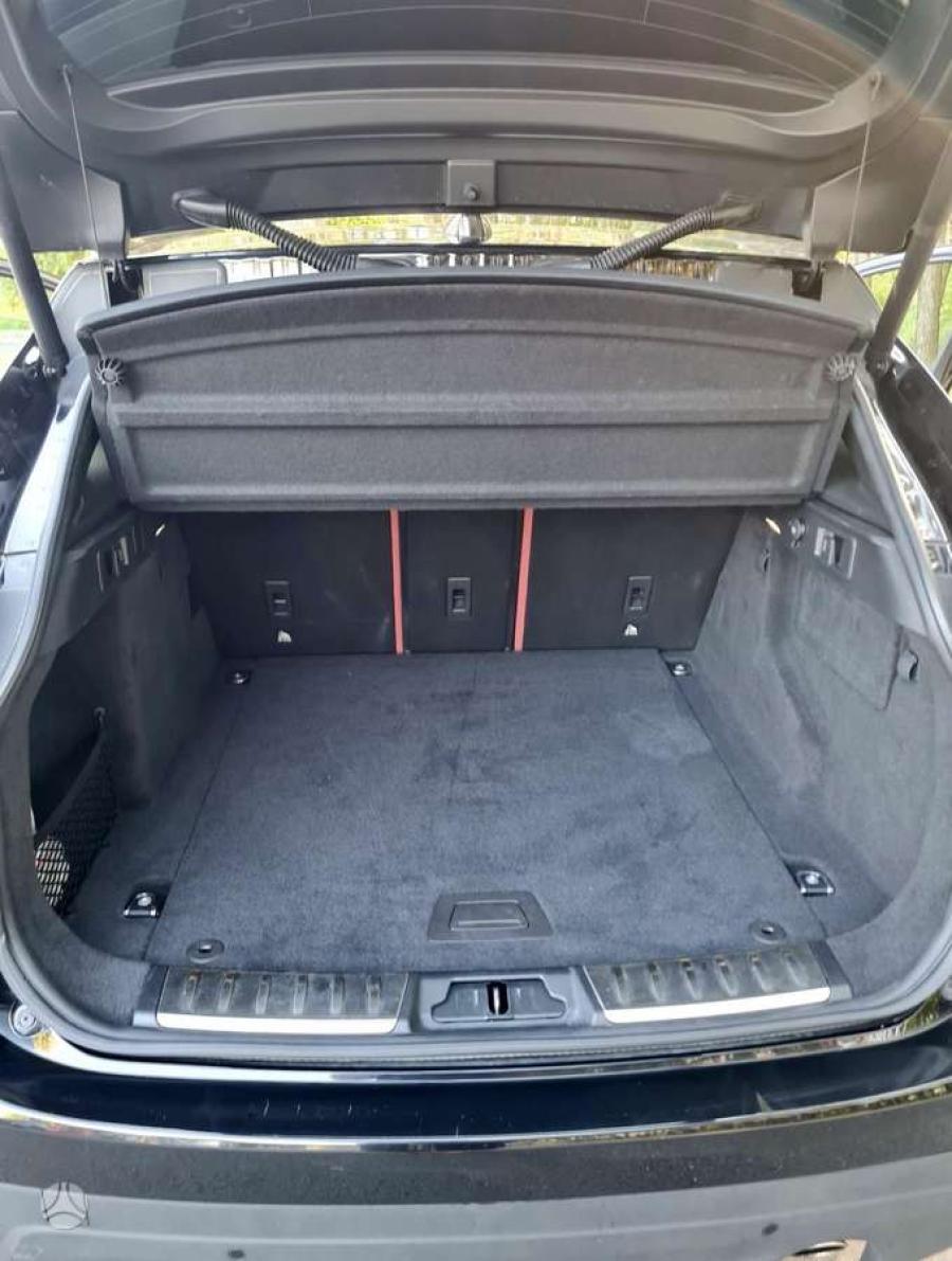 Black Jaguar F-Pace 2020 in Kaunas, with an engine capacity of 2.00 L and mileage of 47 thousand km for 23000 €, photo 8 on AUTOMOTO.COM.LV