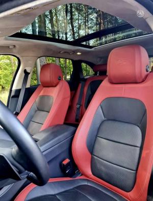 Black Jaguar F-Pace 2020 in Kaunas, with an engine capacity of 2.00 L and mileage of 47 thousand km for 23000 €, photo 9 on AUTOMOTO.COM.LV