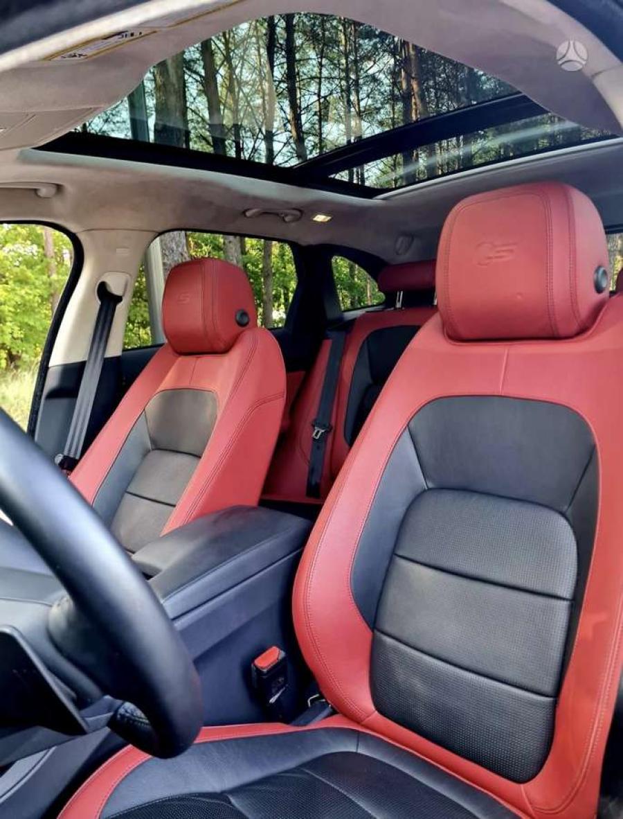 Black Jaguar F-Pace 2020 in Kaunas, with an engine capacity of 2.00 L and mileage of 47 thousand km for 23000 €, photo 9 on AUTOMOTO.COM.LV