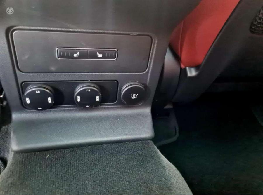 Black Jaguar F-Pace 2020 in Kaunas, with an engine capacity of 2.00 L and mileage of 47 thousand km for 23000 €, photo 10 on AUTOMOTO.COM.LV