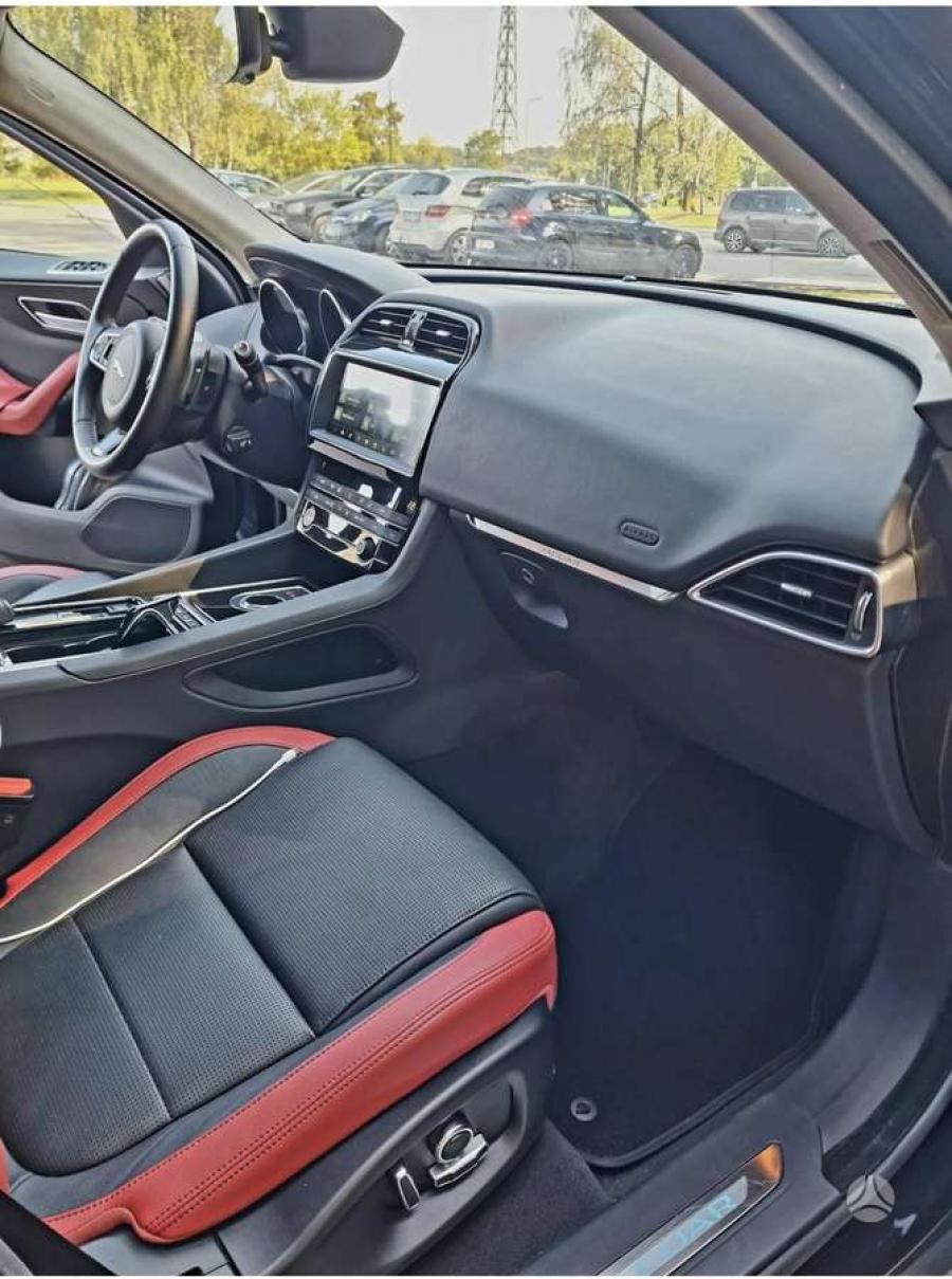 Black Jaguar F-Pace 2020 in Kaunas, with an engine capacity of 2.00 L and mileage of 47 thousand km for 23000 €, photo 13 on AUTOMOTO.COM.LV