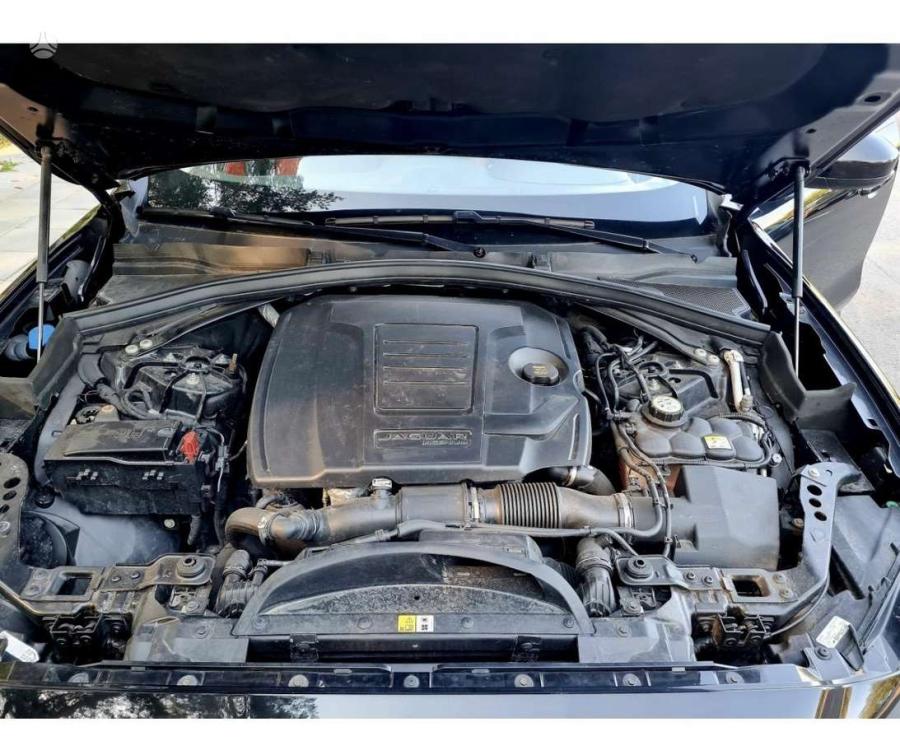 Black Jaguar F-Pace 2020 in Kaunas, with an engine capacity of 2.00 L and mileage of 47 thousand km for 23000 €, photo 17 on AUTOMOTO.COM.LV