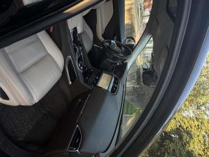 Black Jaguar F-Pace 2020 in Vilnius, with an engine capacity of 2.00 L and mileage of 100 thousand km for 18000 €, photo 5 on AUTOMOTO.COM.LV