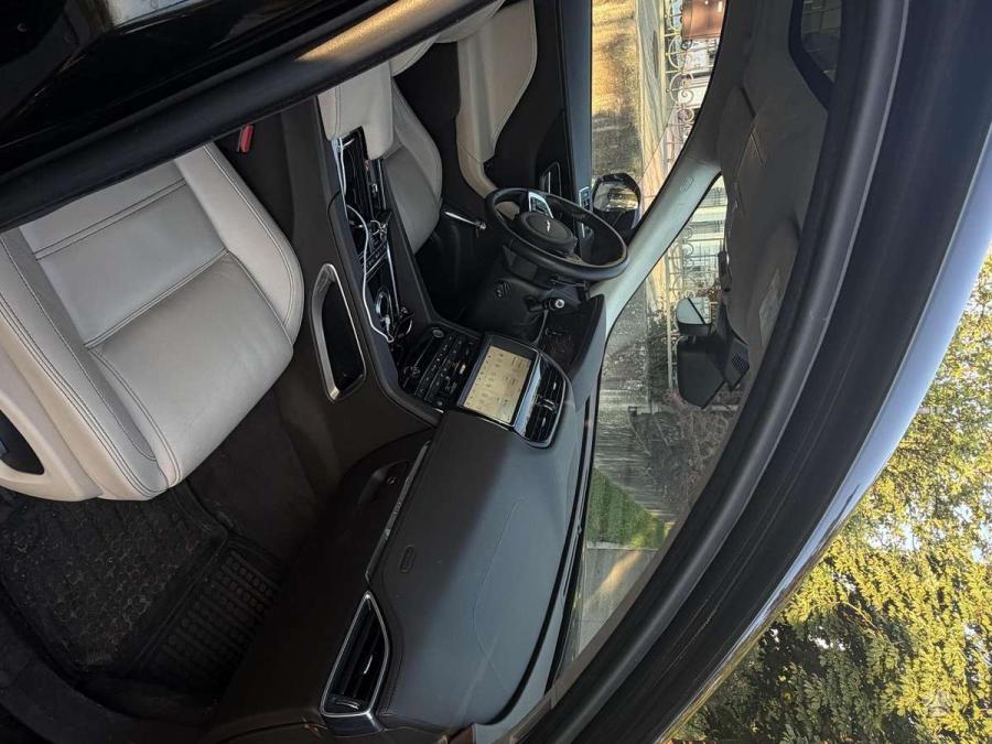 Black Jaguar F-Pace 2020 in Vilnius, with an engine capacity of 2.00 L and mileage of 100 thousand km for 18000 €, photo 5 on AUTOMOTO.COM.LV