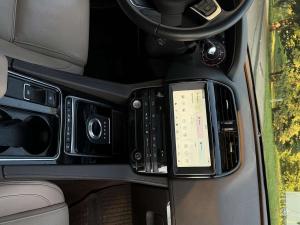 Black Jaguar F-Pace 2020 in Vilnius, with an engine capacity of 2.00 L and mileage of 100 thousand km for 18000 €, photo 6 on AUTOMOTO.COM.LV