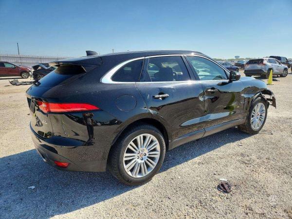 Black Jaguar F-Pace 2020 in Siauliai, with an engine capacity of 2.00 L and mileage of 128 thousand km for 12450 €, photo 4 on AUTOMOTO.COM.LV
