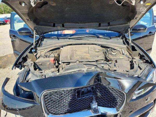 Black Jaguar F-Pace 2020 in Siauliai, with an engine capacity of 2.00 L and mileage of 128 thousand km for 12450 €, photo 9 on AUTOMOTO.COM.LV