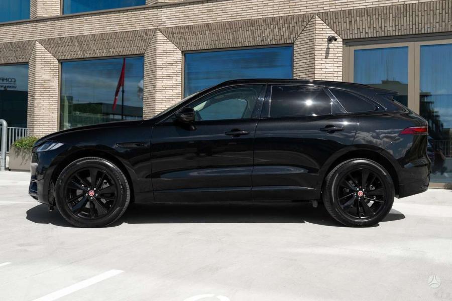 Black Jaguar F-Pace 2021 in Vilnius, with an engine capacity of 2.00 L and mileage of 65 thousand km for 29950 €, photo 5 on AUTOMOTO.COM.LV